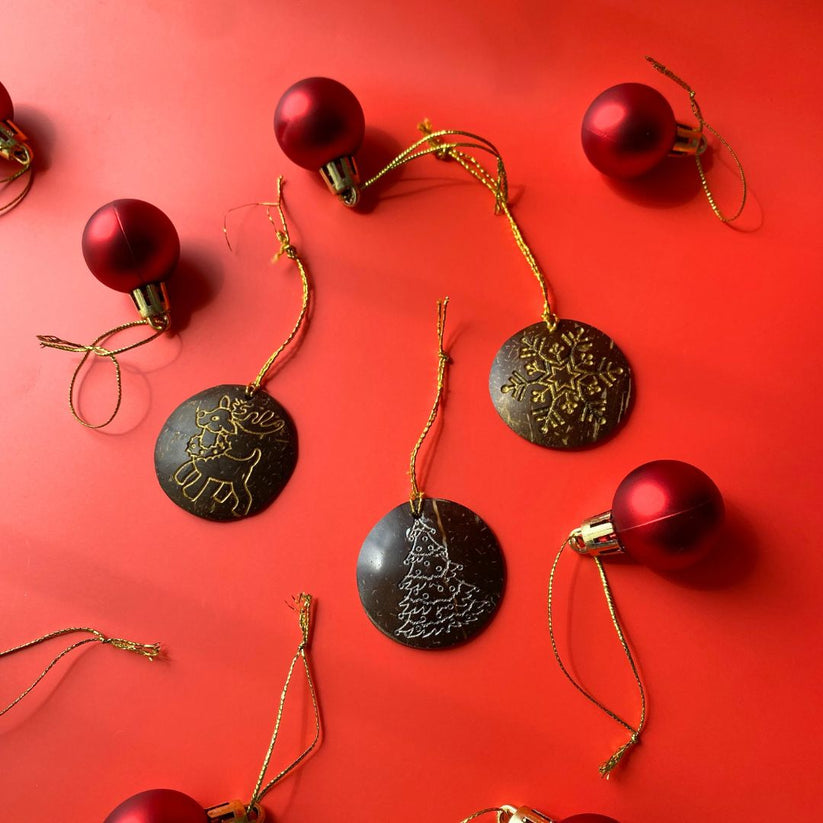 Thenga Coconut Shell Christmas Hangings Decorations - Set of 6 (2 Rein ...